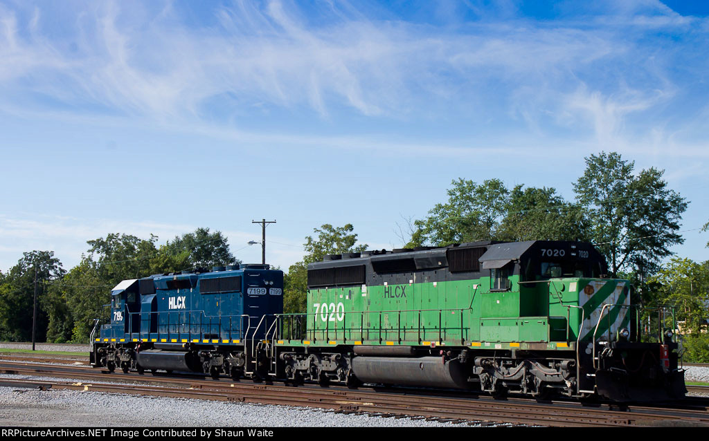 HLCX 7020 + 7199 waiting